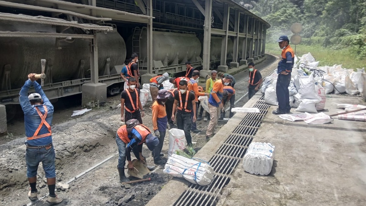 Tingkatkan Keselamatan Angkutan Barang, KAI Divre II Sumbar Bersihkan ...
