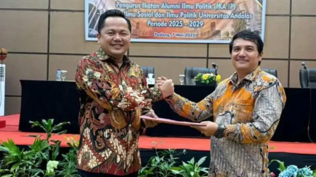 Doni Harsiva Yandra Dilantik sebagai Ketua Ikatan Alumni Ilmu Politik Unand